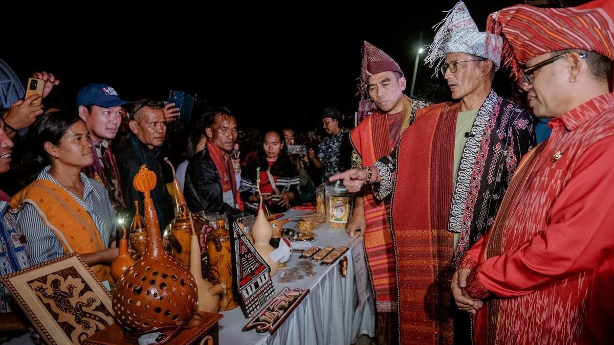 Menparekraf Sandiaga Uno Berikan Pelatihan Pembuatan Paket Wisata di Kabupaten Toba - Regional ...