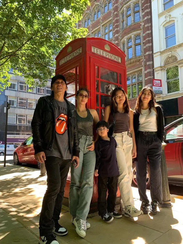 7 Potret Bimbim Slank Liburan Bareng Keluarga ke Inggris, Kompak Banget - Hot Liputan6.com