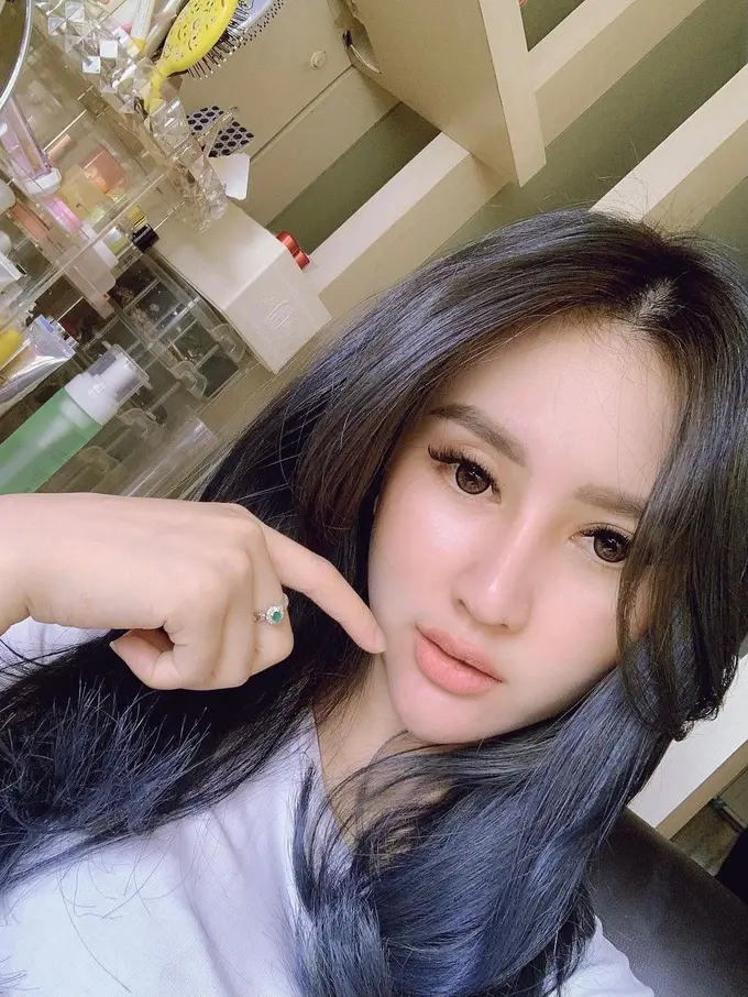 Ayudia Yongen, Model yang Juga Dikenal sebagai Ibu Kos Cantik - Entertainment Fimela.com