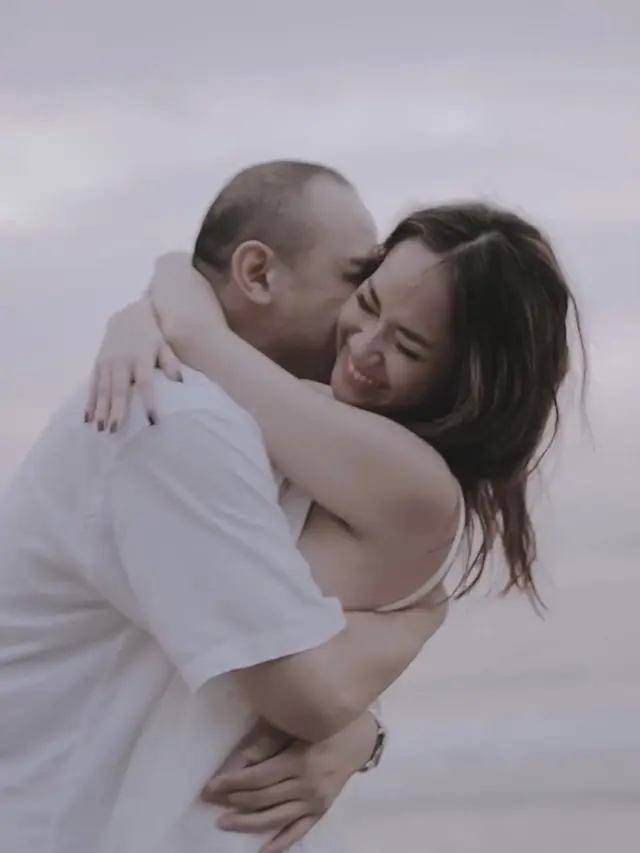 Bagi Pesan Haru di Hari Pernikahan, Ini 6 Potret BCl, Noah Sinclair dan Tiko Aryawardhana - Hot ...