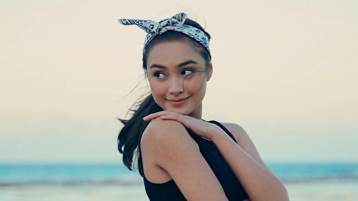 FOTO: Tampil Menawan Pakai Bando, Ini Gaya Caitlin Halderman Saat Main ...