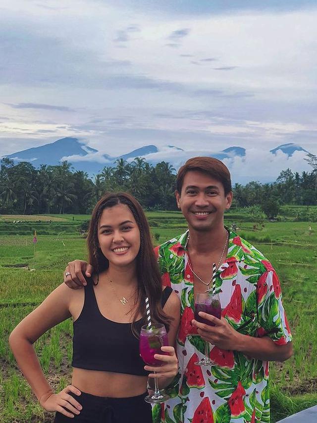 7 Potret Kebersamaan Rebecca Tamara dan Hessel Steven saat Liburan di Bali