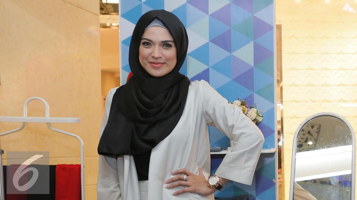 Bisnis Fashion Muslimah, Delia Septianti Go International? - ShowBiz Liputan6.com