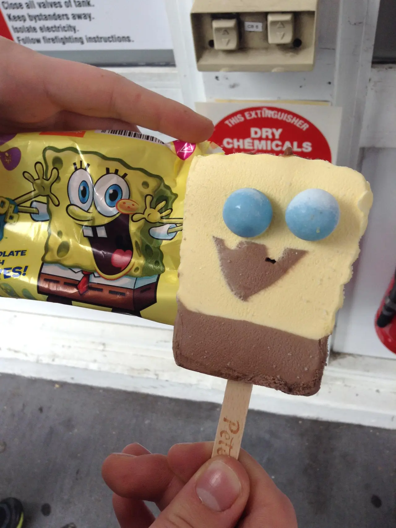 6 Potret Es Krim Spongebob Squarepants Ini Nyeleneh, Kocak - Hot ...