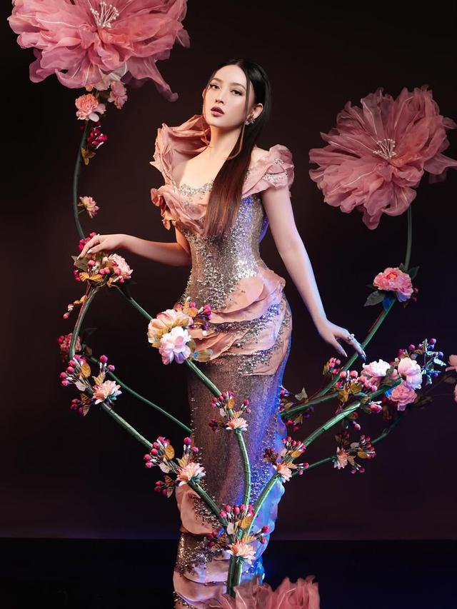 Outfit Natasha Wilona Bernuansa Floral Pastel, Bak Putri dari Negeri ...