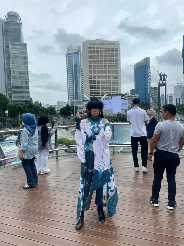 Cosplayer Honkai: Star Rail Meriahkan Jalanan Jakarta dengan Gaya Unik ...