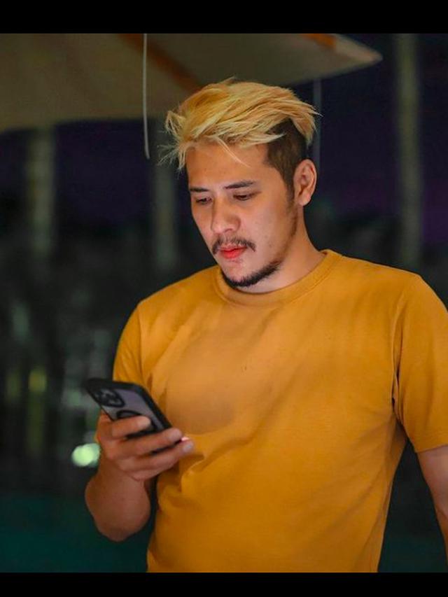 Resmi Tunangan dengan Via Vallen, Ini 6 Potret Vokalis Papinka Chevra ...