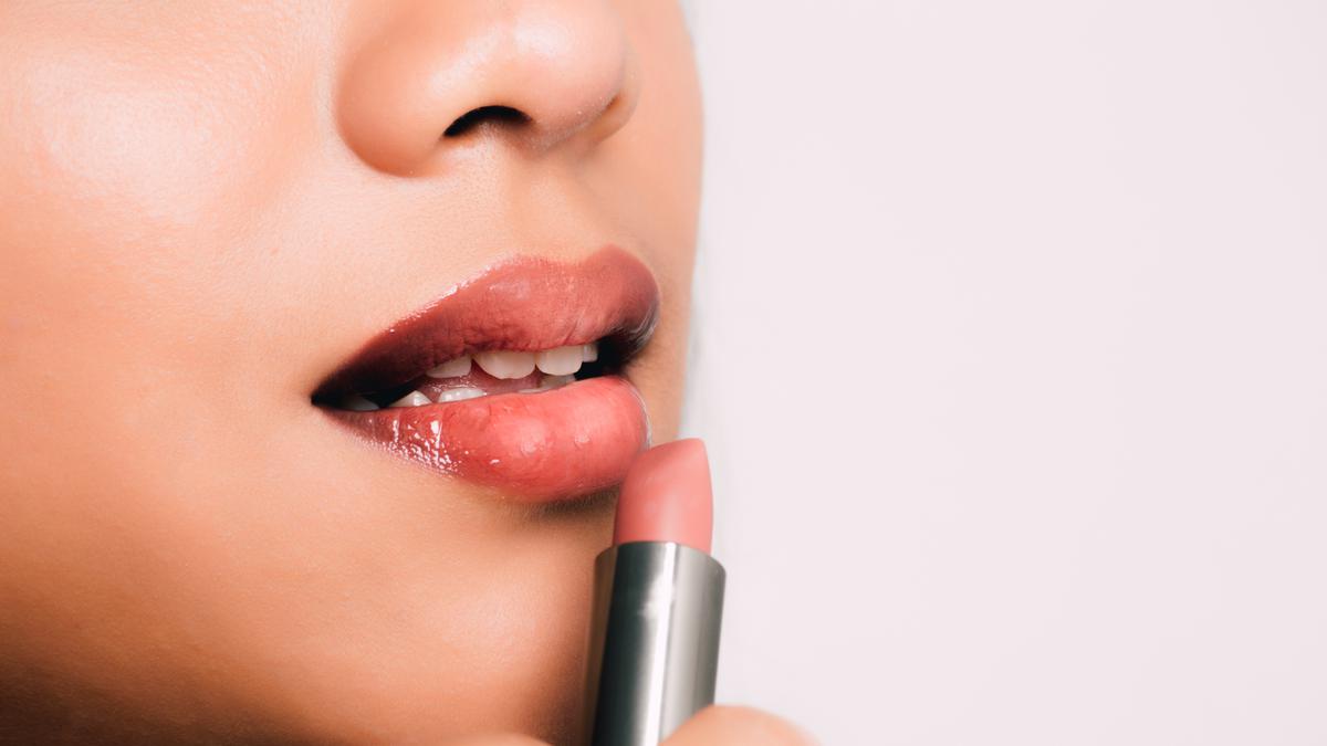 5 alasan penting menggunakan lipstik - Beauty Fimela.com