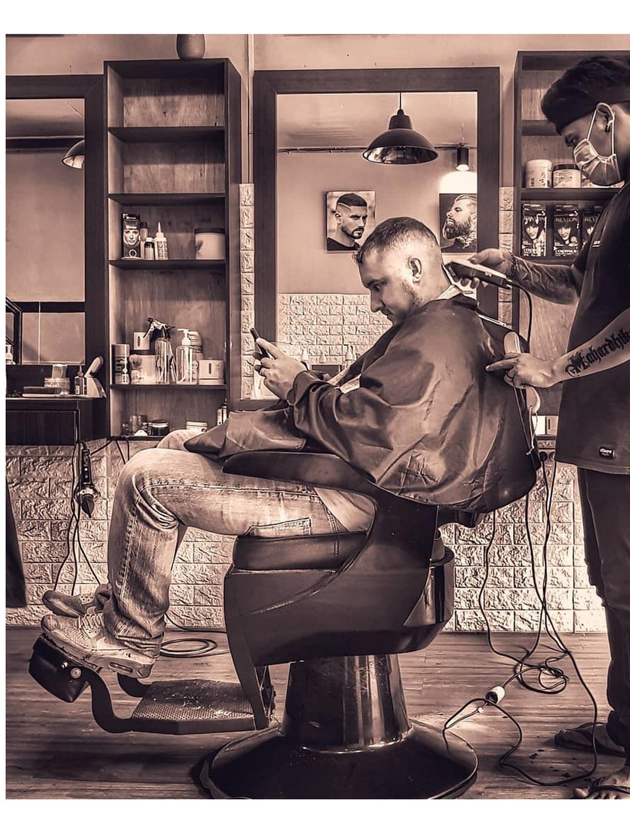 Jarang Muncul, Ini 6 Potret Terbaru Jono Armstrong Mantan Host Acara Musik