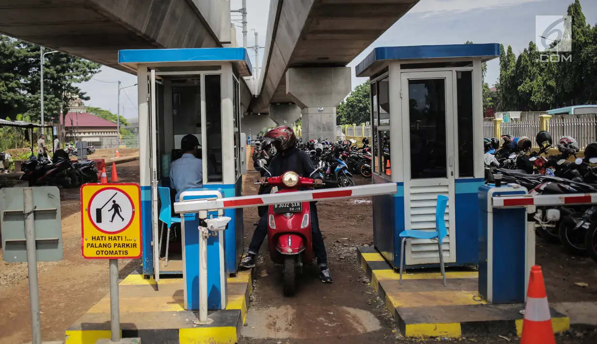 FOTO: Mulai Beroperasi, Park and Ride Lebak Bulus Dipenuhi Pengguna MRT ...