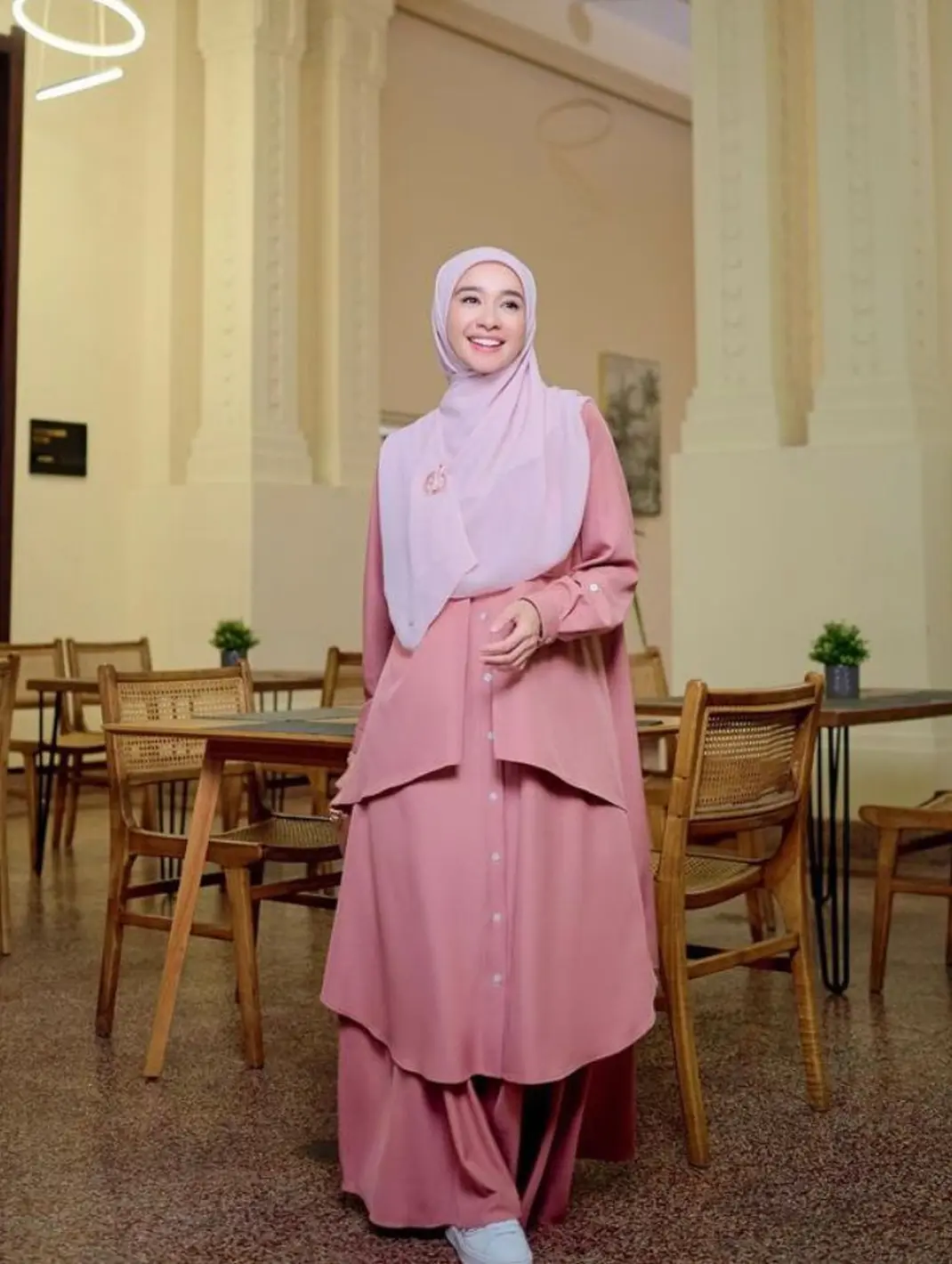 8 Potret Terkini Laudya Cynthia Bella yang Makin Menawan dengan Gaya Hijab Syar’i - Photo Fimela.com