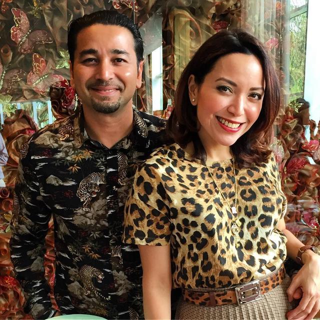 Jarang Tersorot, Ini 6 Potret Kebersamaan Umar Lubis dan Istri - Hot ...