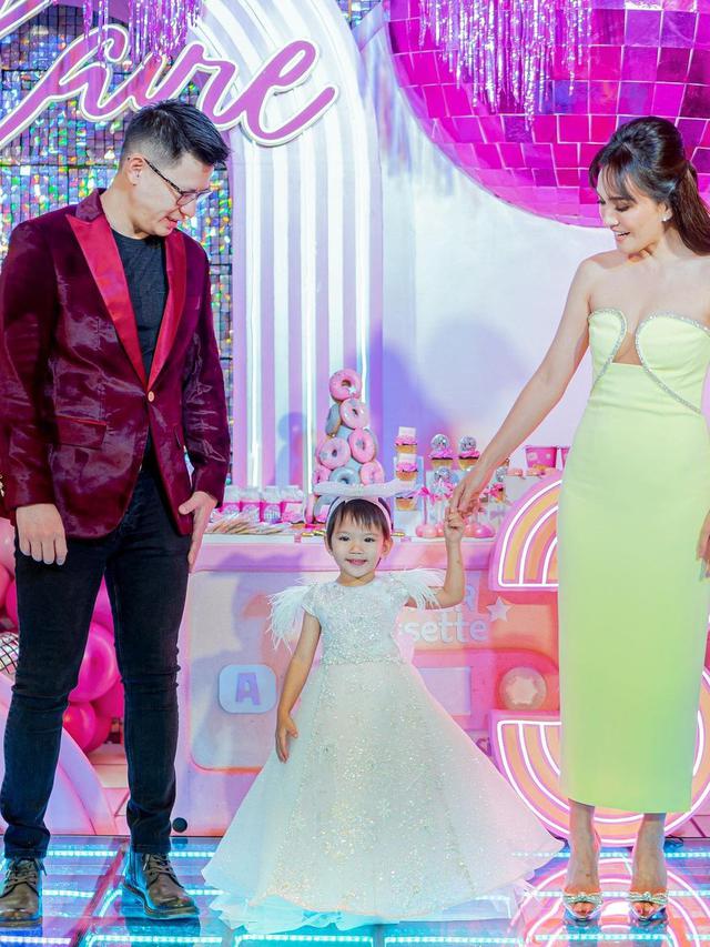 Potret Meriahnya Ulang Tahun Anak Shandy Aulia ke-3, Kuenya Tinggi ...
