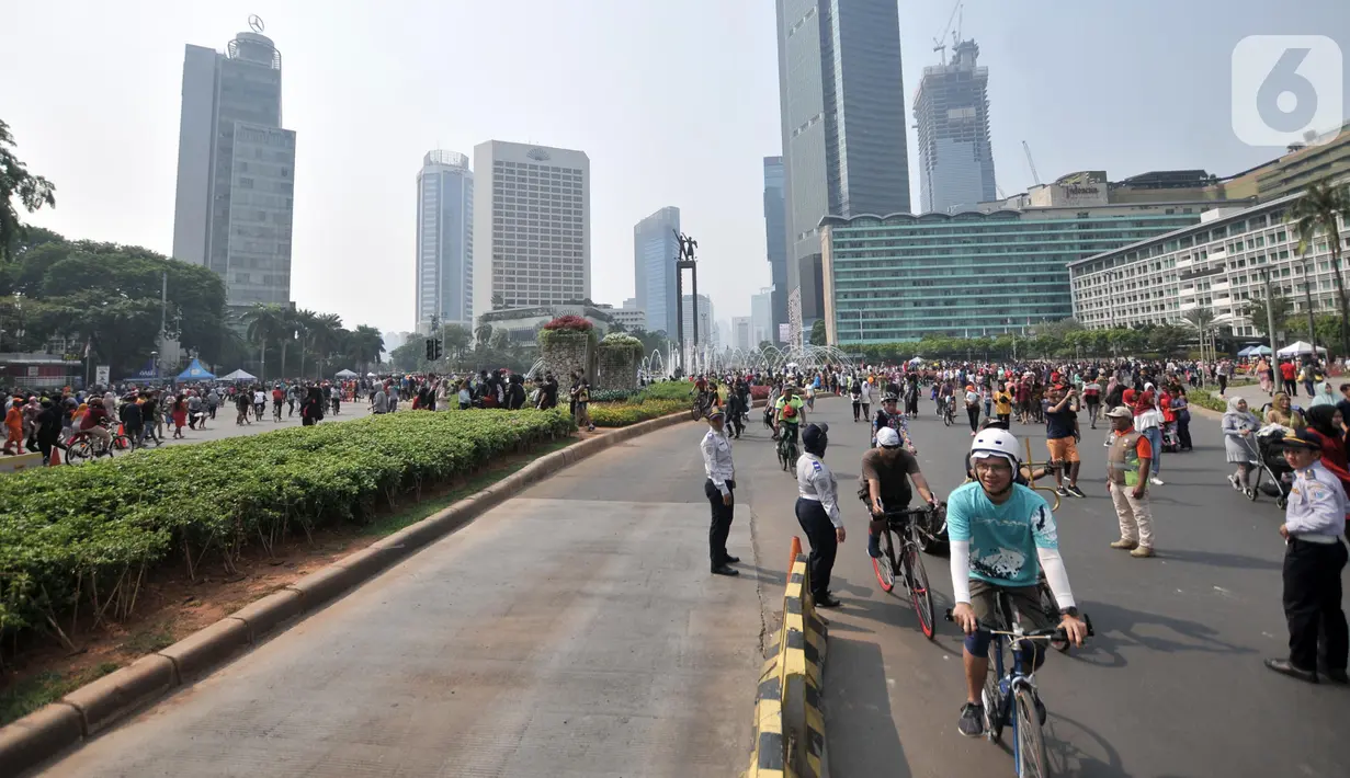 FOTO: Bebas PKL, Begini Suasana Car Free Day di Bundaran HI - Foto Liputan6.com