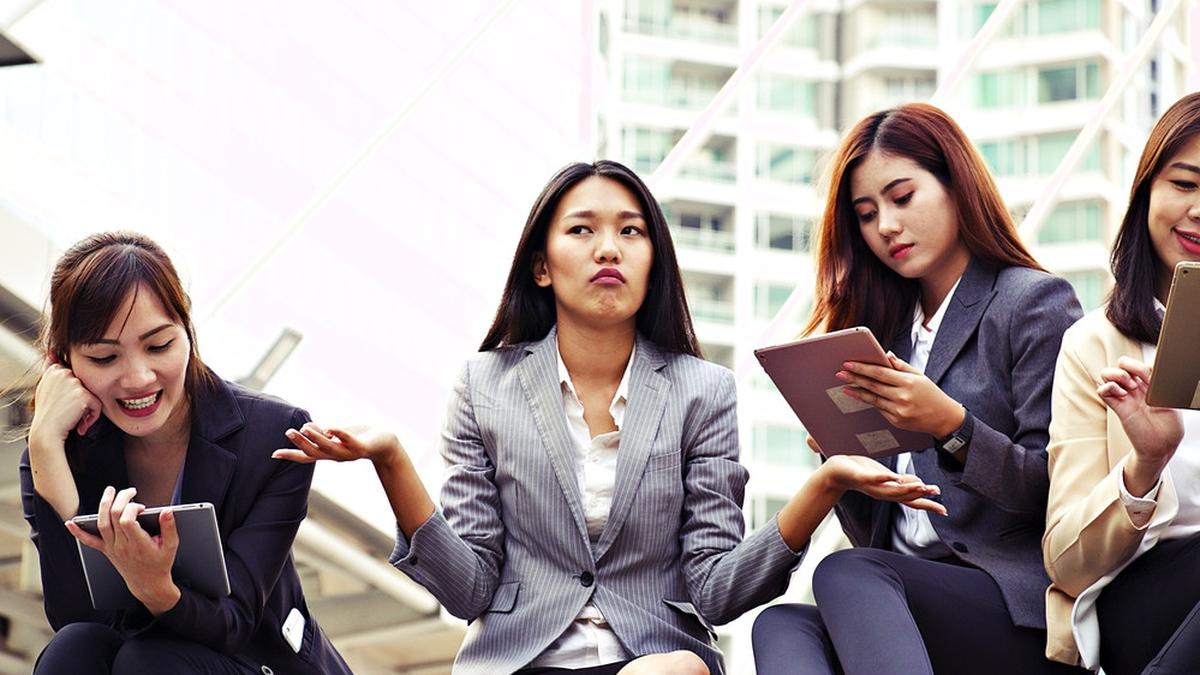 3 Zodiak Paling Sering Berprasangka Buruk, Buat Orang Lain Insecure ...