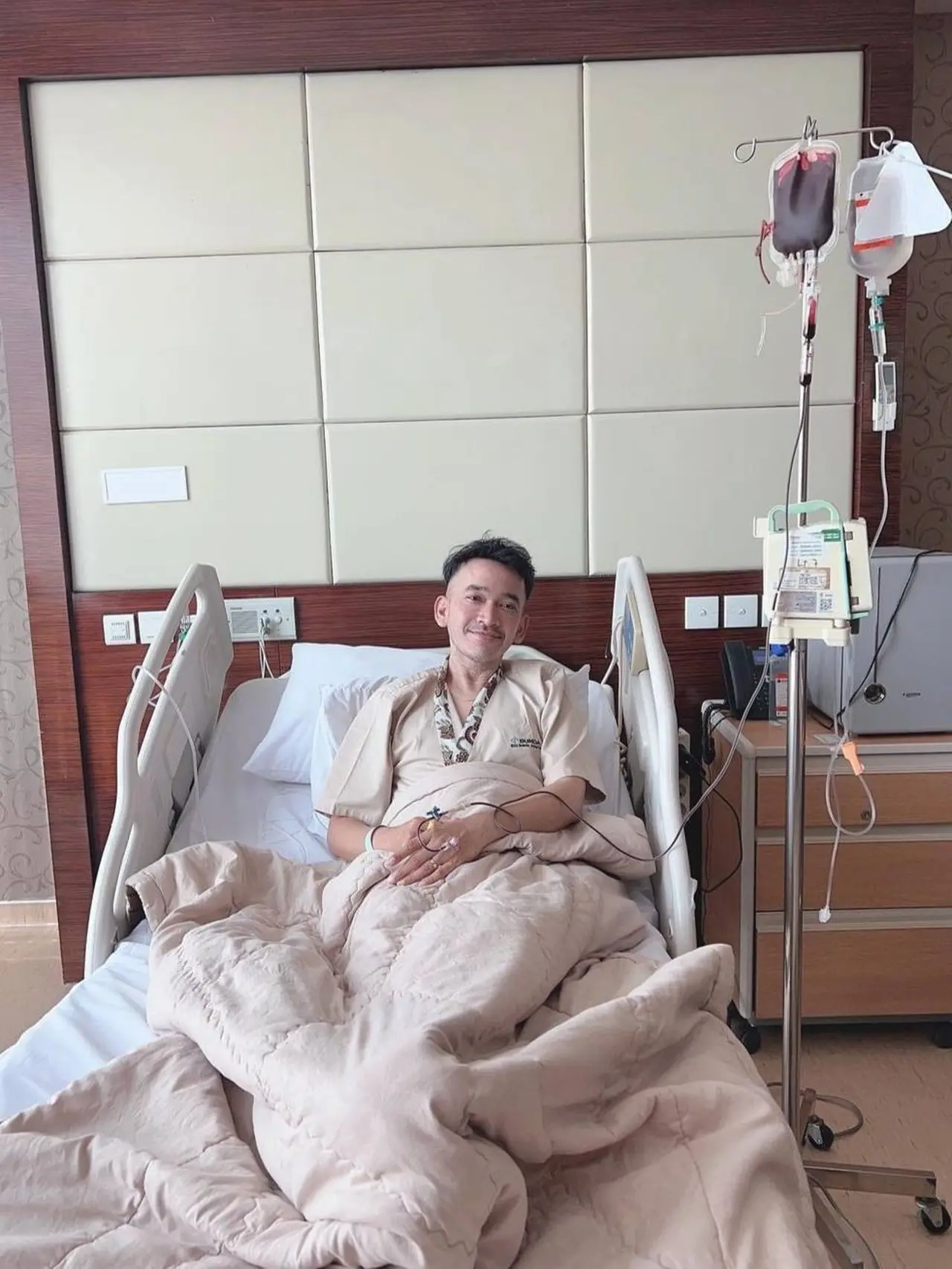 Unggah Foto Dipasangi Selang Infus, Ruben Onsu Terbaring Lemah di Ranjang Rumah Sakit ...