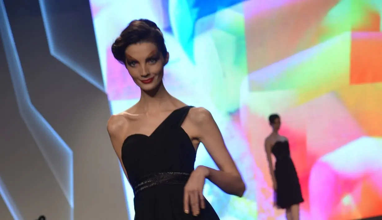 Bright Colours: Karya Komelia Ersan - Photo Fimela.com