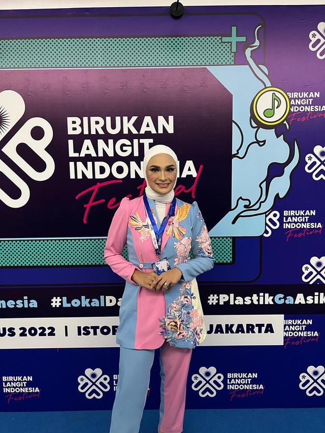 Putri Zulkifli Hasan Datangi Konser Birukan Langit Indonesia, Berikan ...