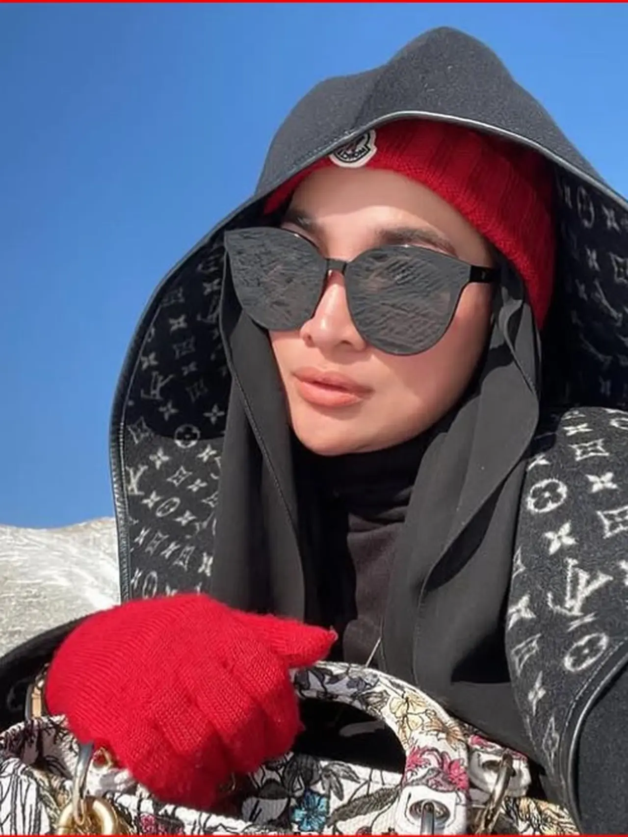 Potret Liburan Mewah Nursam Jhonlin Istri Haji Isam, Penampilannya Curi ...