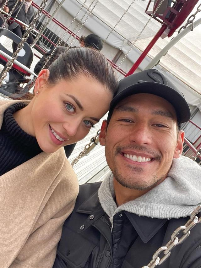 6 Potret Richard Kyle dan Pacar Baru, Disebut Netizen Mirip Katy Perry