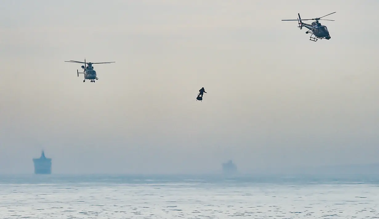FOTO: Aksi Manusia Terbang Lintasi Selat Inggris - Foto Liputan6.com