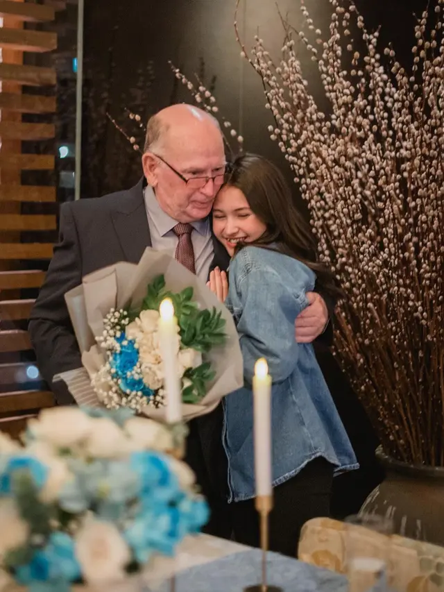 6 Potret Sandrinna Michelle Dinner Bareng Keluarga, Usai 7 Tahun Tak ...