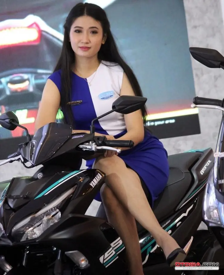 Model-model SPG Beradu Cantik di IIMS 2022 - Galeri Otosia.com
