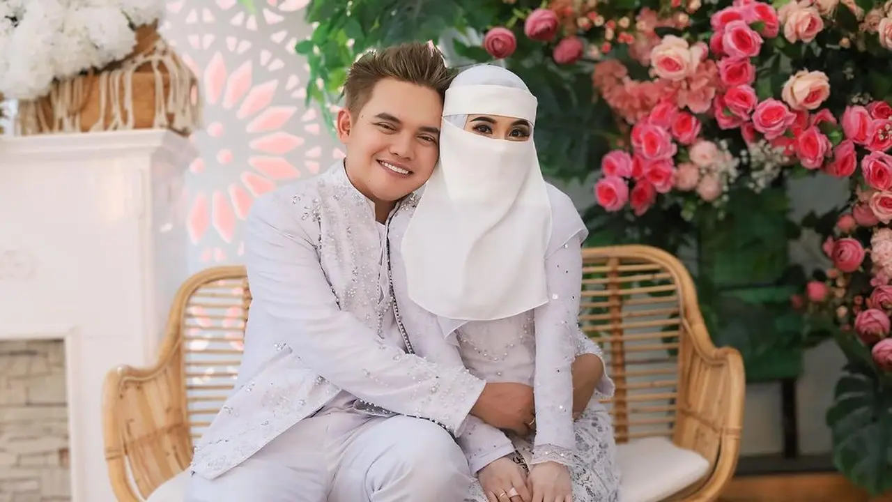 Rujuk Usai 6 Bulan Cerai, 8 Potret Dodhy Kangen Band dan Ayu Rizki Nikah Lagi - Hot Liputan6.com