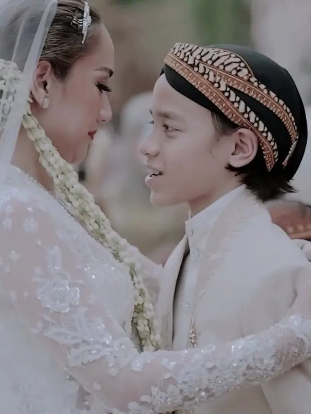 Momen Noah Sinclair Putra BCL Usap Wajah di Resepsi Pernikahan, Isyaratkan Rasa Syukur Ibunya ...
