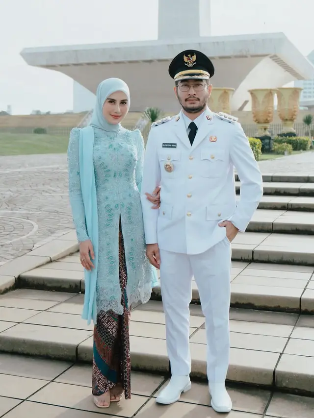 7 Model Kebaya Syahnaz Sadiqah, Inspirasi Busana Anggun ala Istri Pejabat - ShowBiz Liputan6.com