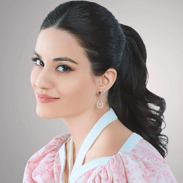 6 Potret Terbaru Loide Christina Pemeran Suster Shophie di Film Hafalan ...