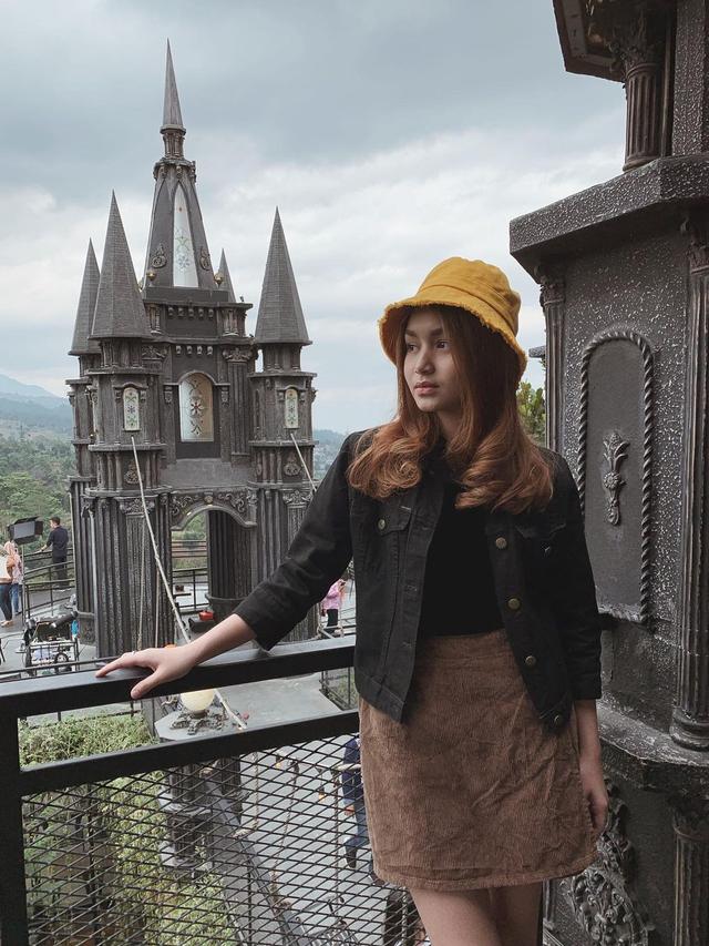 Main Sinetron Nania Dunia Lain, Ini 7 Gaya Kasual Icha Nabilah saat ...