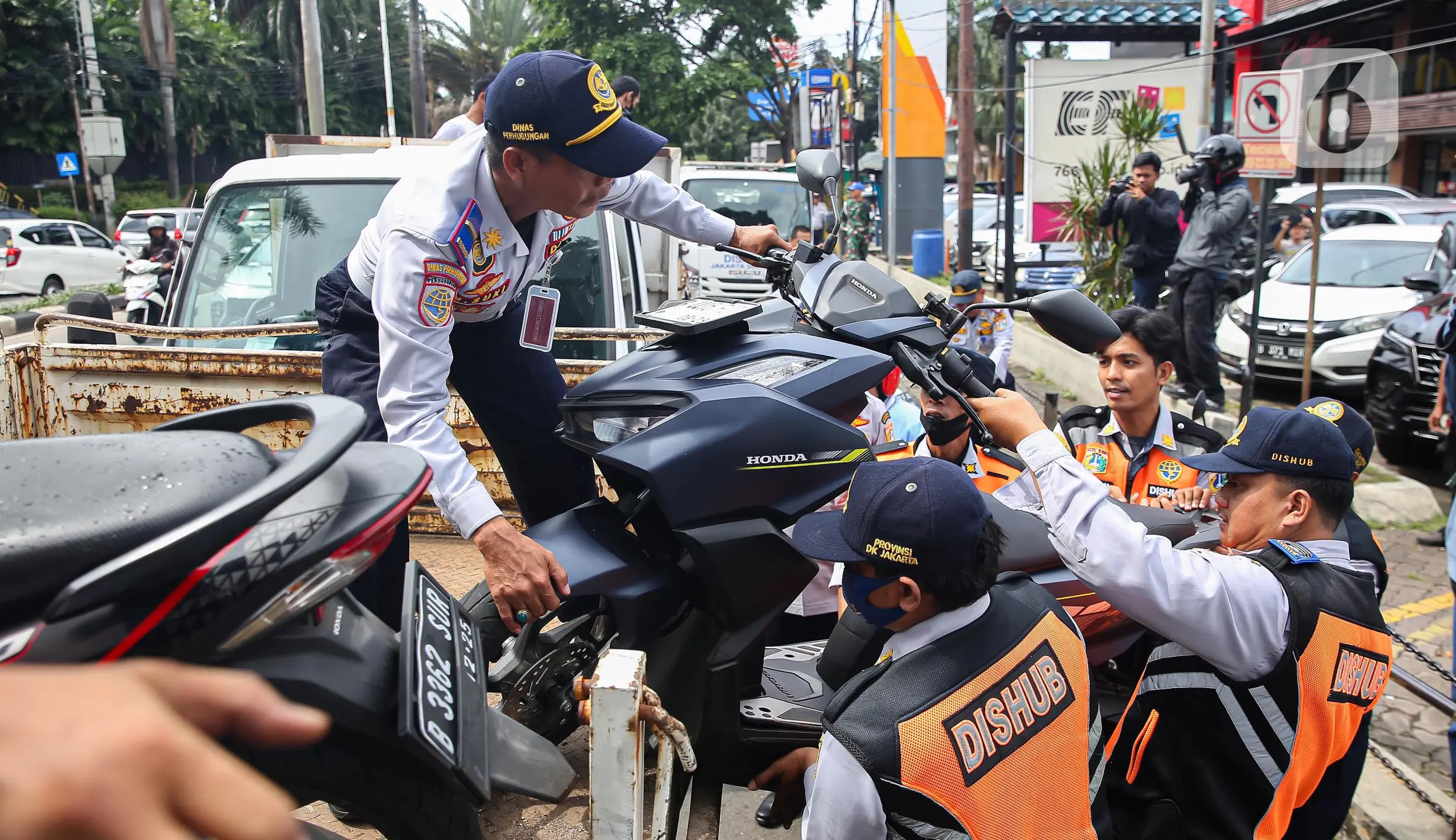 Puluhan Kendaraan Roda Dua Terjaring Operasi Penertiban Parkir Liar - Foto Liputan6.com