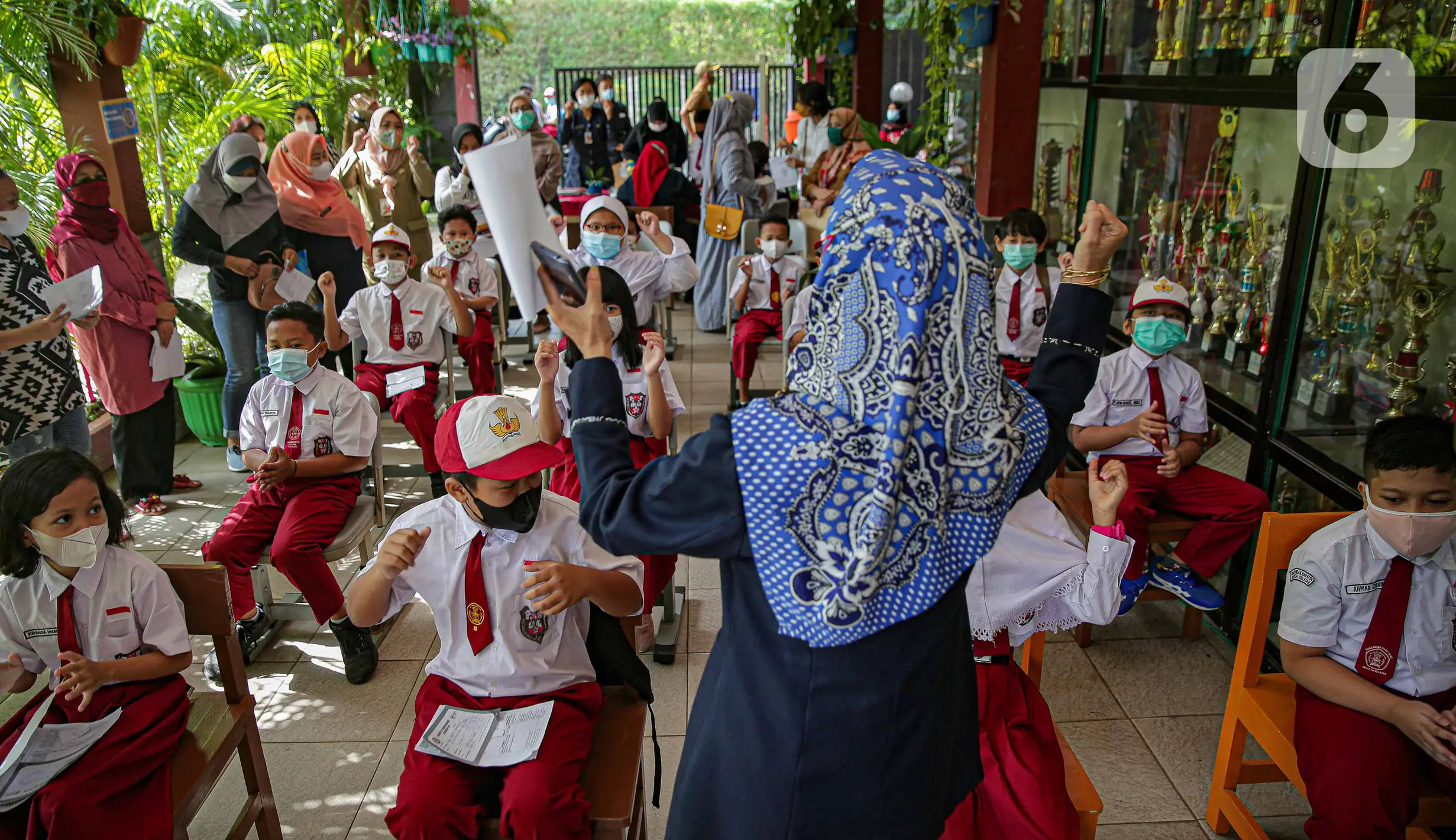 FOTO: Pelaksanaan Vaksinasi COVID-19 untuk Anak Usia 6-11 Tahun - Foto ...