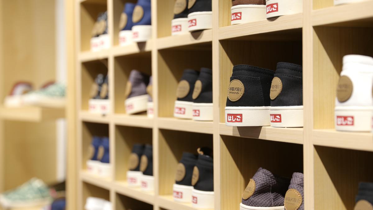 Tips Membeli Sepatu Kanvas Asli yang Trendi Dikalangan Anak Muda ...