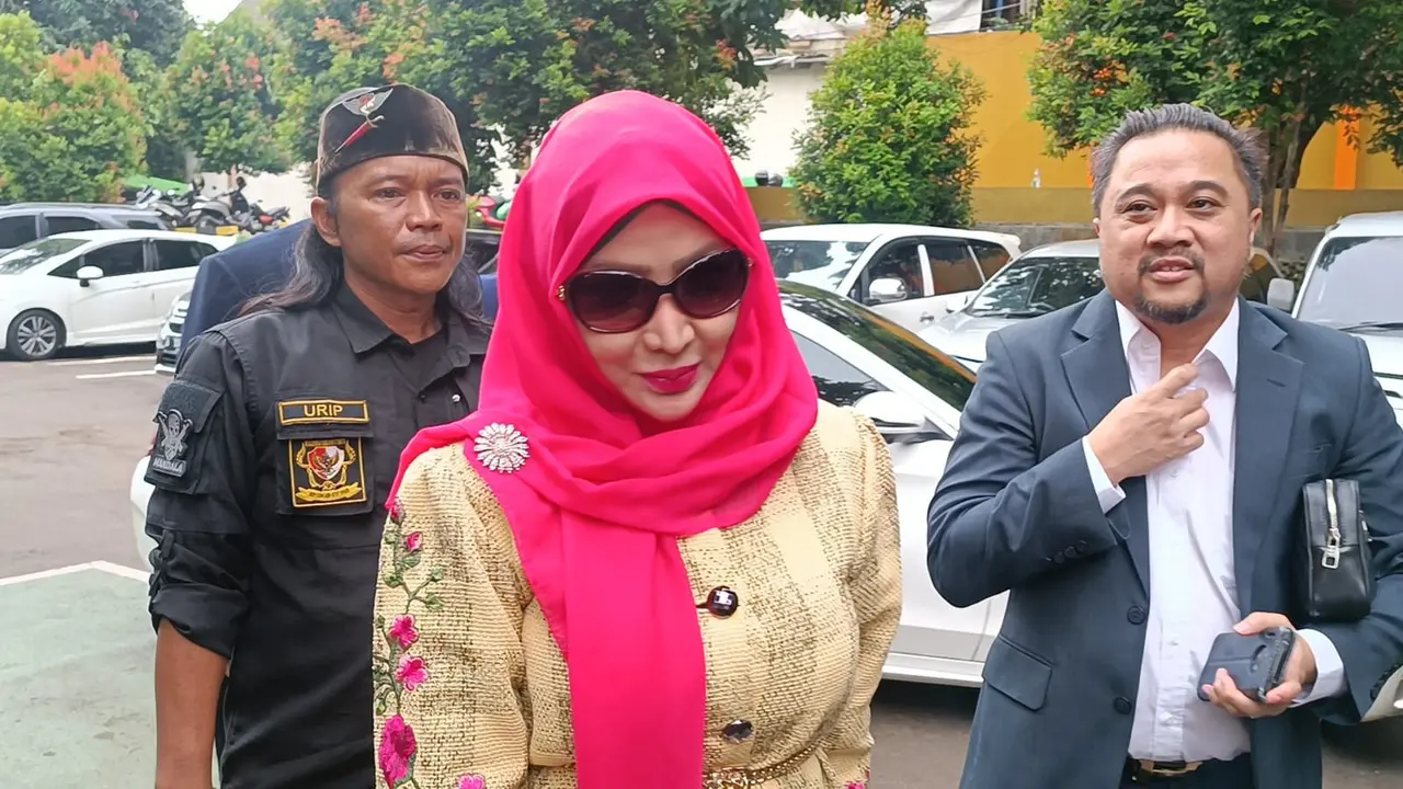 Roro Fitria Resmi Bercerai dari Andre Irawan - ShowBiz Liputan6.com