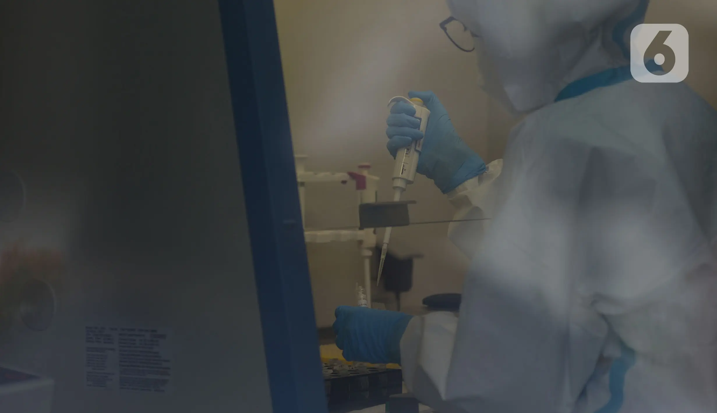 FOTO: Intip Lab Pemeriksaan PCR COVID-19 di Jakarta - Foto Liputan6.com