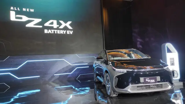 Mengulik Kecanggihan Mobil Listrik Toyota bZ4X yang Mulai Dijual di ...
