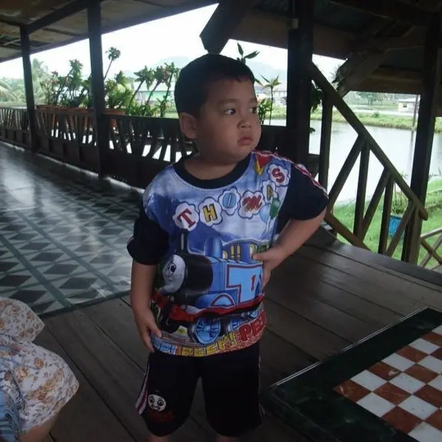 6 Potret Fatih Unru, Pemeran Archie di Vidio Original Series Loncat ...