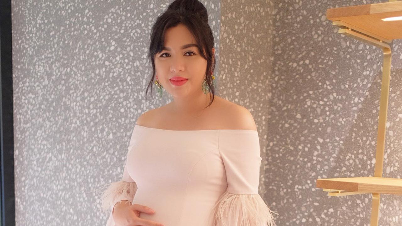 Gelar Tujuh Bulanan, Vicky Shu Bikin Suami Terharu