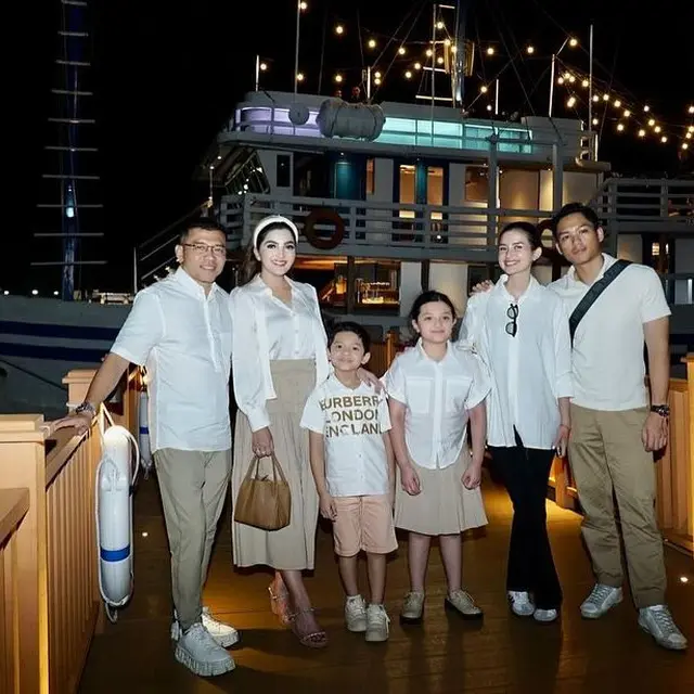 6 Momen Dinner Romantis Anang Ashanty Rayakan Anniversary Pernikahan ke-12 - Hot Liputan6.com