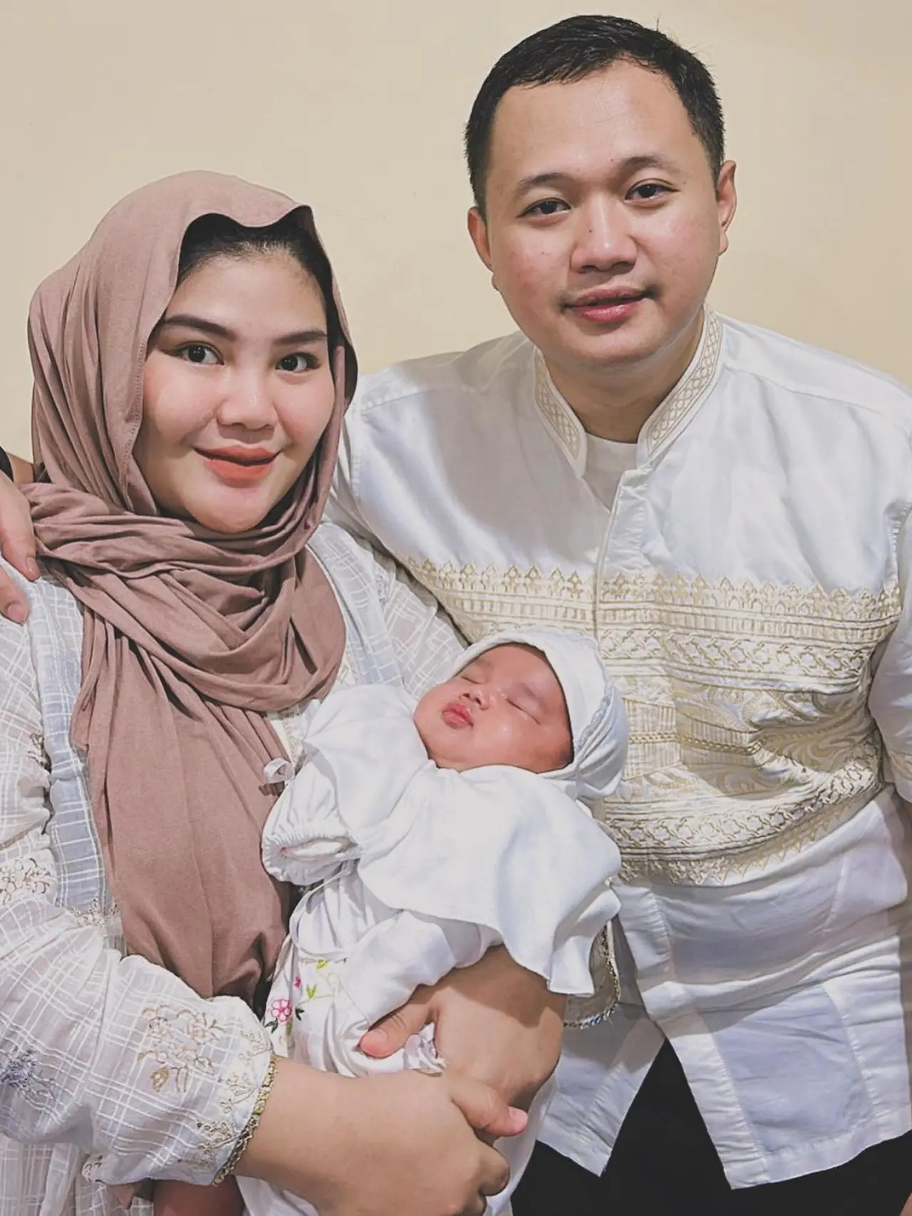7 Potret Aqiqah Anak Rossa Meldianti Keponakan Dewi Perssik, Digelar ...