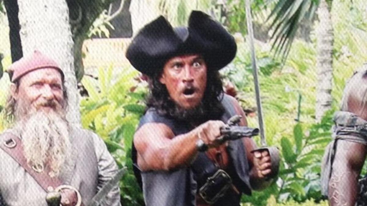 Peselancar dan Aktor Tamayo Perry Pemeran Pirates of the Caribbean ...