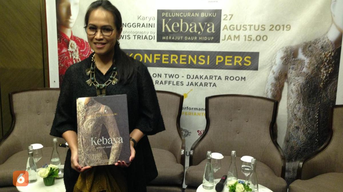 Cerita Cinta Vera Anggraini pada Kebaya Indonesia dalam Sebuah Buku