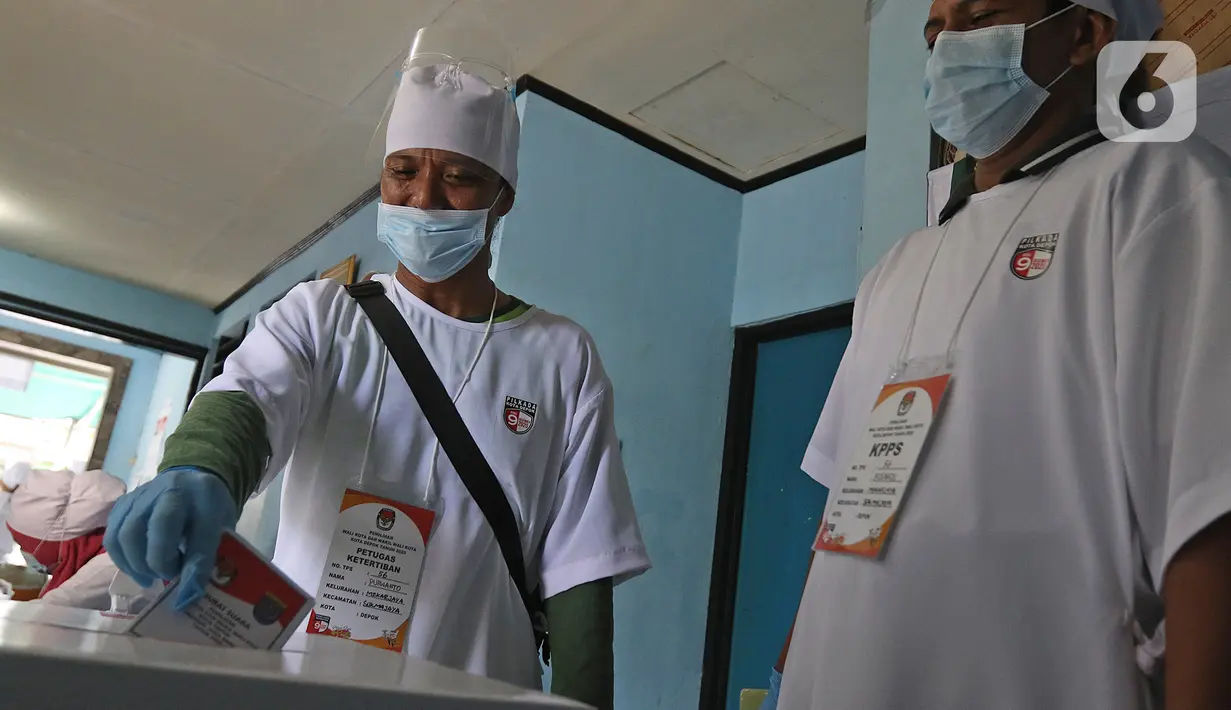 FOTO: TPS Pilkada 2020 Tema Kesehatan di Depok - Foto Liputan6.com