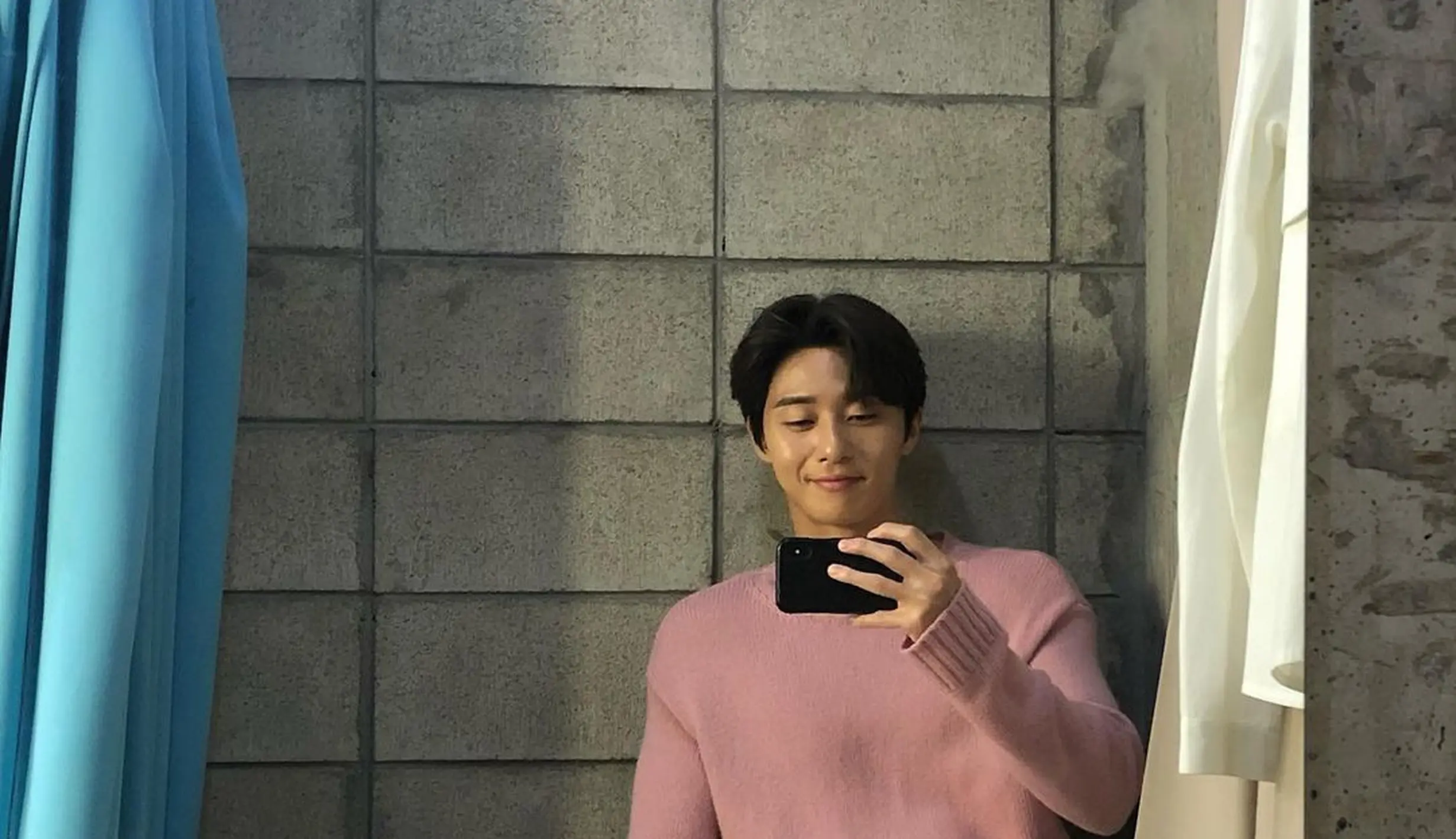 Potret Senyum Park Seo Joon yang Bikin Jantung Ambyar Berceceran ...