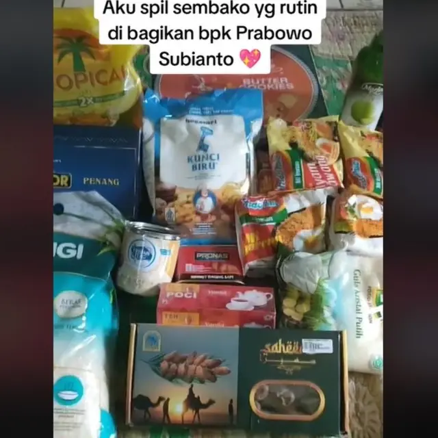 Prabowo Subianto Bagikan Parsel Lebaran Buat Warga, Isinya dari Beras sampai Sarung Tenun ...