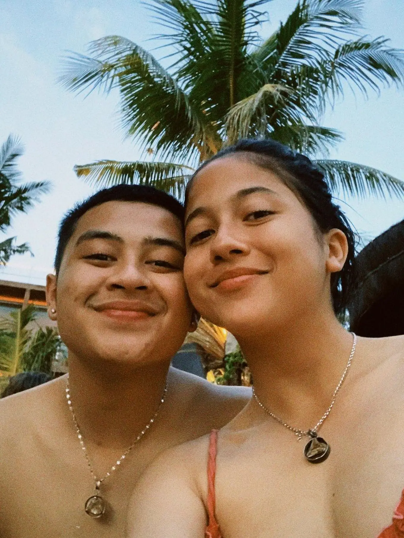 Gaya Pacarannya Disorot, 8 Intip Potret Mesra Bastian Steel dan Sitha Marino - Entertainment ...