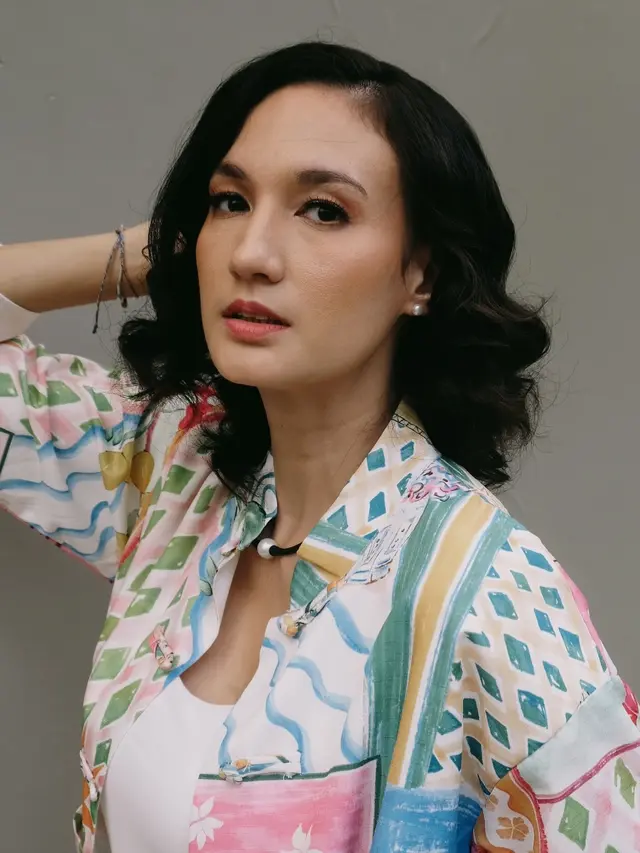 Cerita Nadine Chandrawinata Kenalkan Kain Batik ke Anak, dari Main ...