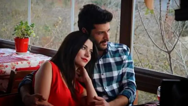 Pemeran Elif Gulcin Tuncok dan Emre Kivilcim Makin Mesra - ShowBiz ...